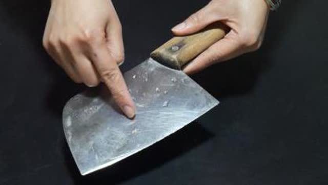 菜刀变钝别乱磨,教你个简单方法,磨完和新的一样锋利