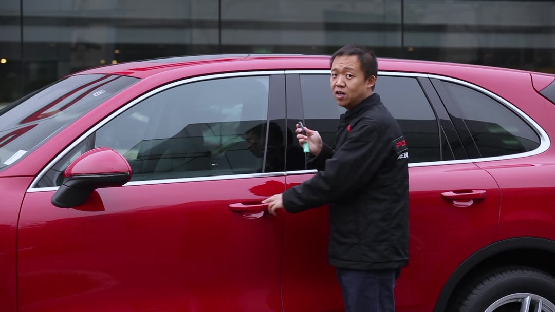 《磊哥说车》Cayenne 如何在遥控器无法使用的情况下打开车门