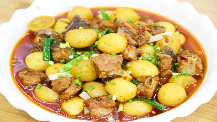 川菜师傅这样做土豆烧排骨,软烂入味特下饭,做法简单实用接地气