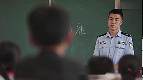 禁毒教育从小抓起!民警科普禁毒 小学生:你怕不怕熊猫?