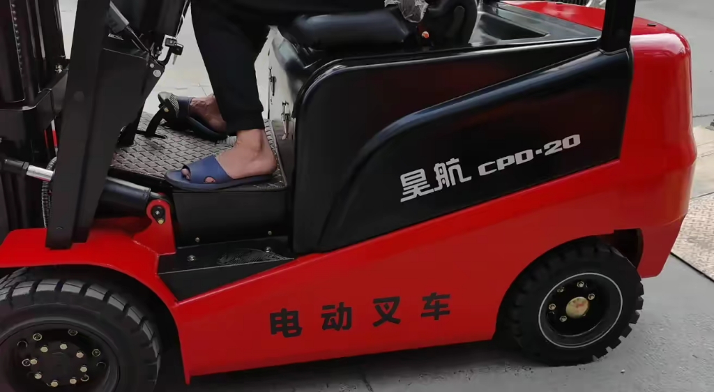 两吨电动叉车多少钱一辆(昊航电动叉车)