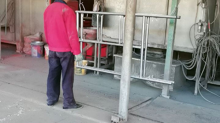 每天如此!快乐生活!200度高温的移动脚手架出炉!