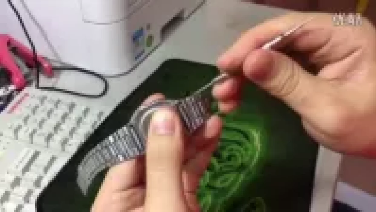 不锈钢表带的拆卸和安装方法演示