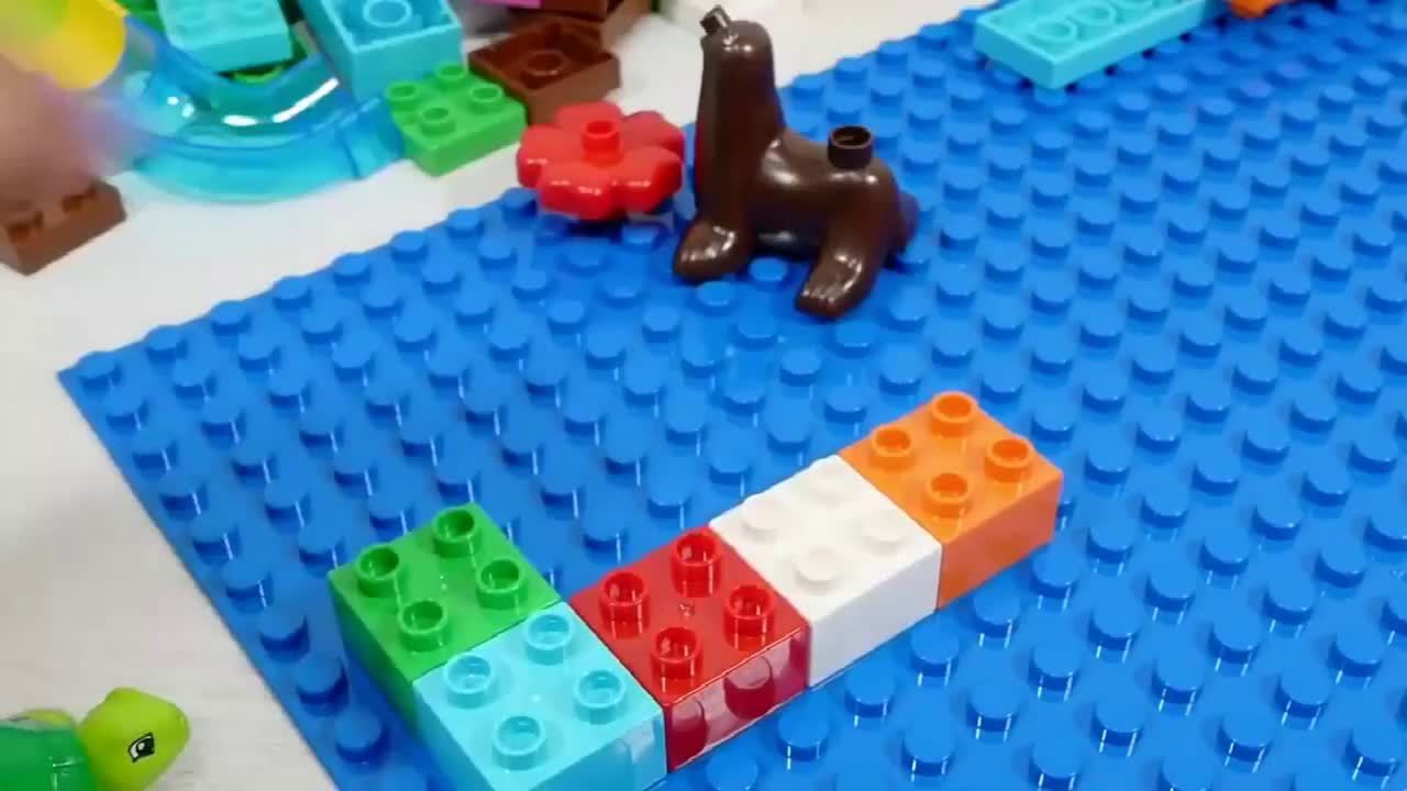 益智积木玩具令人满意的积木过山车,DIY两只鲸鱼的路线