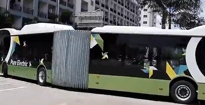 比亚迪价值超500万的铰链式纯电动大巴,你见过吗?