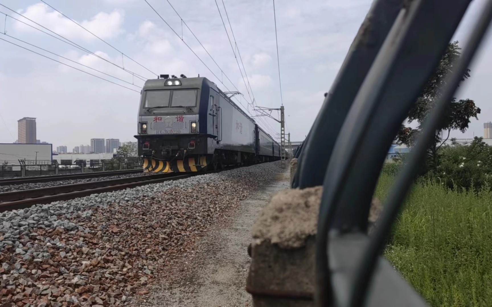 [铁路]HXD3C0220牵引K258次列车通过南阳夏庄站