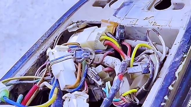 电动车打开钥匙全车没电基本检修