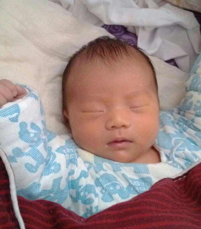 宝宝到底应不应该睡觉枕枕头?宝妈可要记在心里了!