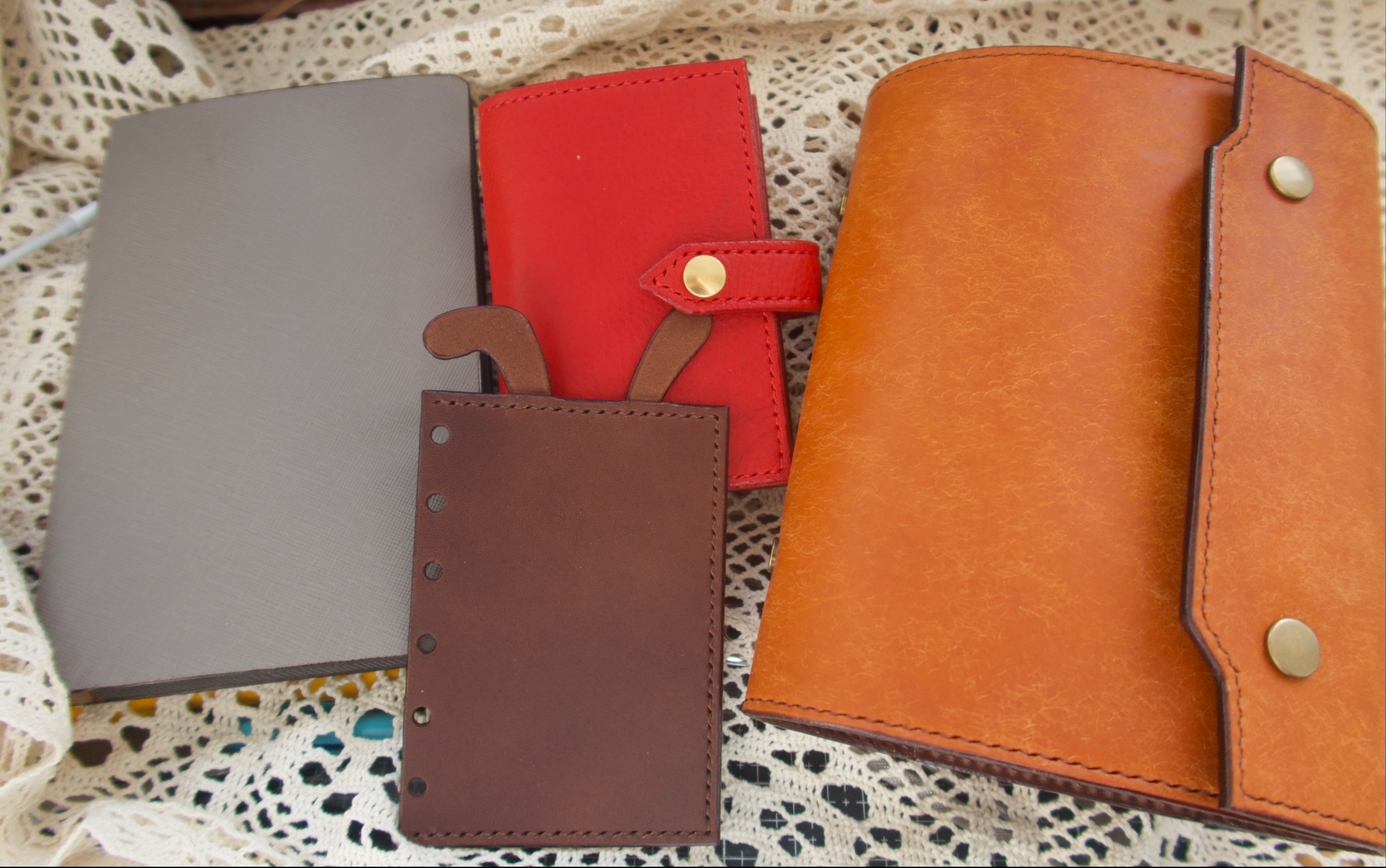 ...A6三折款活页|A6随身活页|A8随身活页|皮质兔耳朵分隔页|棕色磨砂皮...