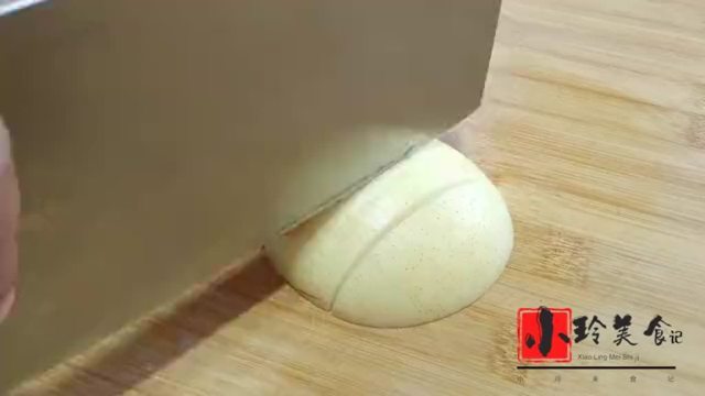 秋天要多吃梨,加2袋牛奶,筷子搅一搅,香甜绵软,几斤梨不够吃
