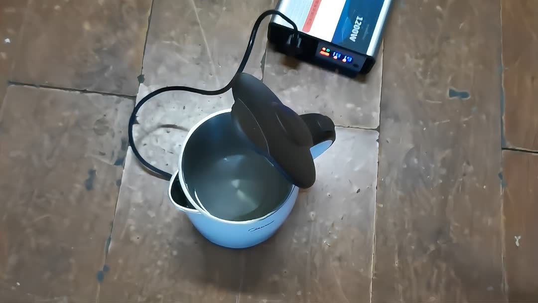 1200瓦的逆变器能带动1800瓦电水壶吗?能不能把水烧开呢