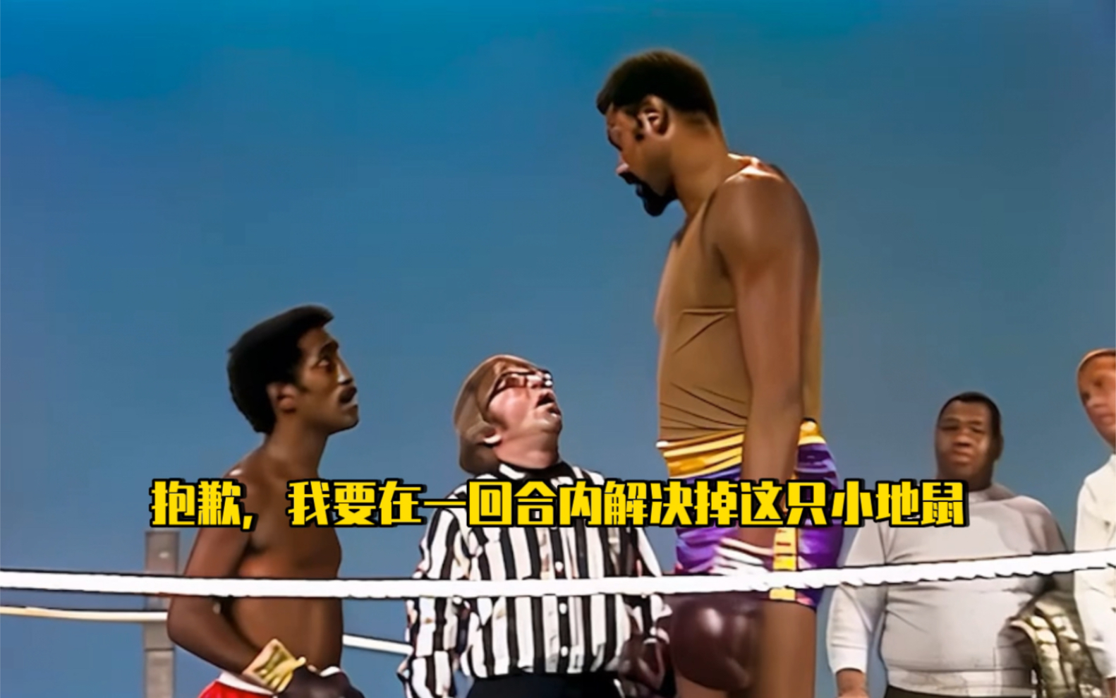 不懂就问,这是张伯伦跨界打拳击还是打地鼠?