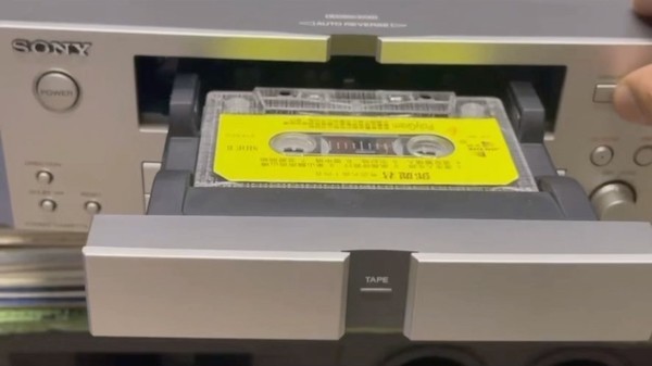 索尼平推式卡座播放器:聆听开自上世纪温暖的声音