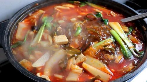 大烩菜怎样做才好吃,原来在家做这么简单,一次做一大锅不够吃