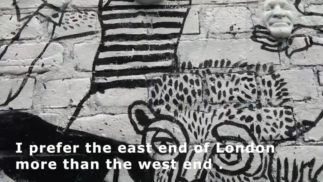 挑逗服装的粉毛与伦敦设计