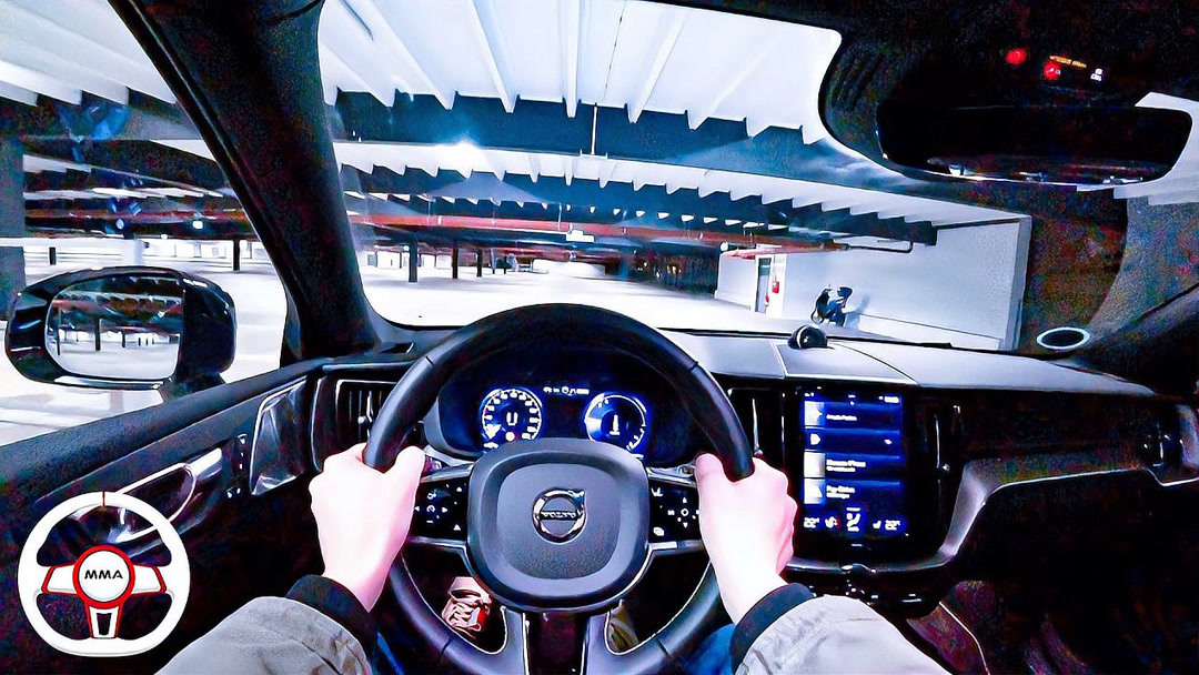 夜晚实拍2021款沃尔沃XC60,打开大灯才是惊艳的开始!