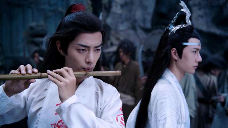 魏无羡牺牲自己,用了符咒让自己成为活靶子,终于救了大家