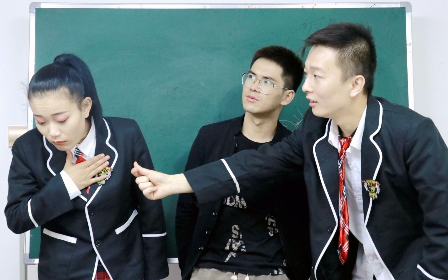 模拟考试,学渣剽窃班花试卷,成绩公布太逗了