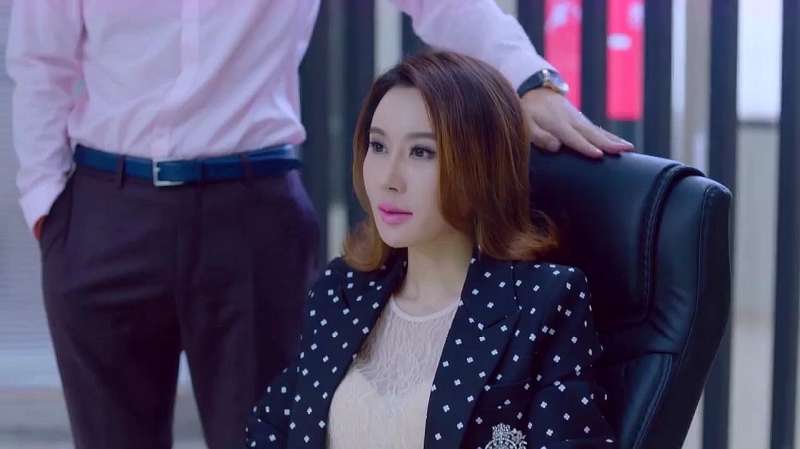 帅哥与同事开会讨论项目,同事却要求去谈项目,结果帅哥这样说