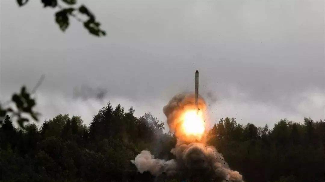 俄罗斯危险文件生效,美国若越线直接发射核弹,普京这次太硬气