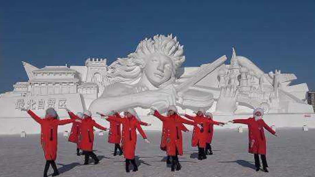 黑河市旗袍模特礼仪艺术文化交流协会会员大黑河岛演艺亲亲的黑河