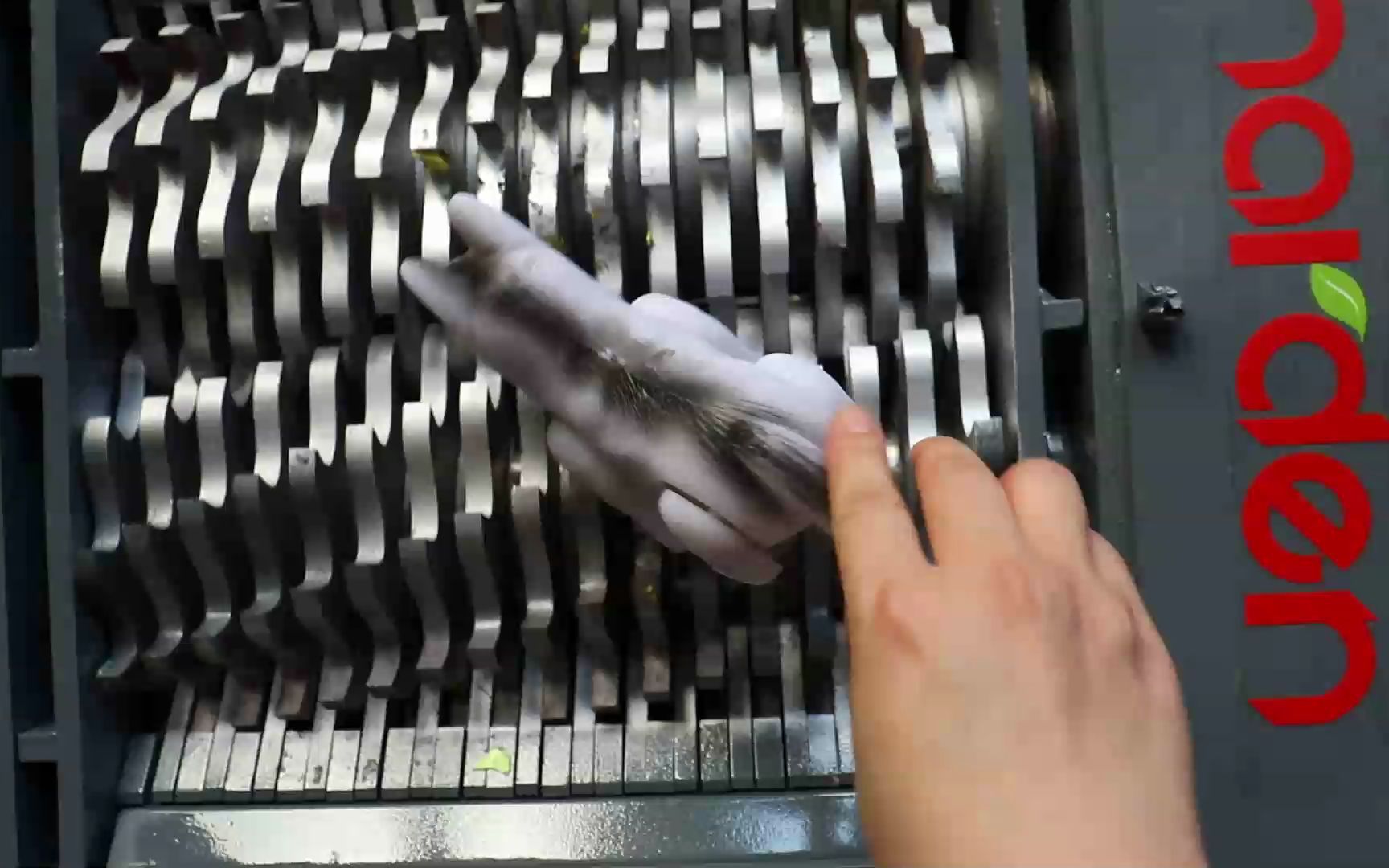 (女人和狗篇)塑料玩具破碎机 双轴破碎机破碎玩具大杂烩