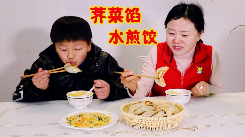 荠菜馅饺子怎么做最好吃?不用煮锅内水煎,鲜香美味又营养