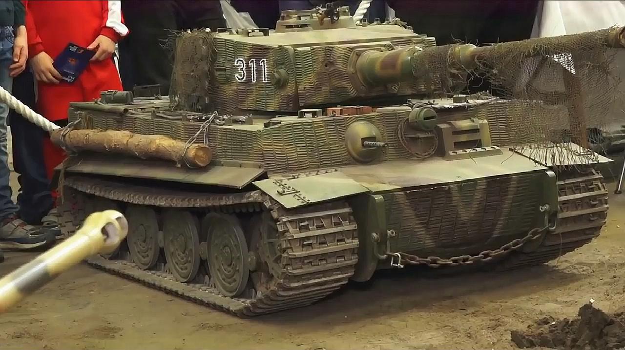 RC模型:这辆仿真坦克比以往的都大,重360kg,看起来估计不便宜