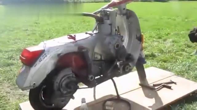 启动一台柴油版发动机的摩托车,这颤抖的也太大了吧