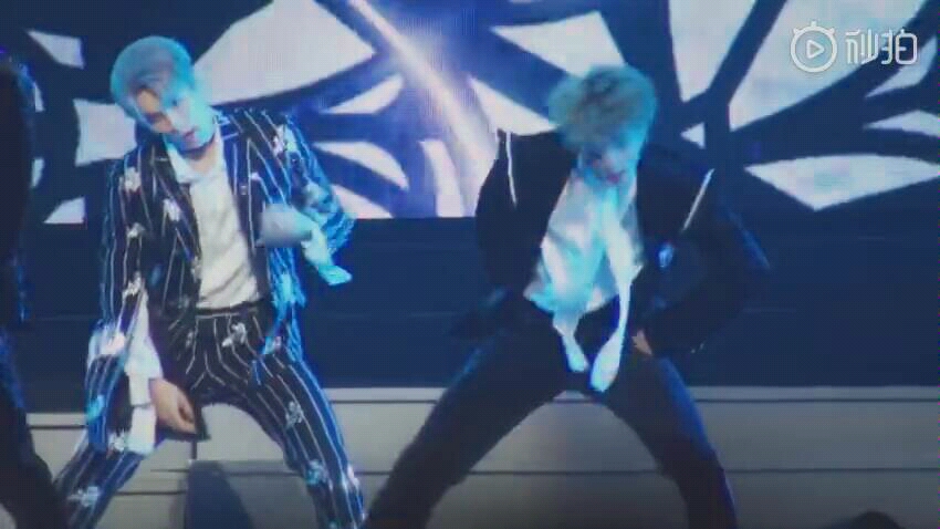 [UNINE]队友丝带掉在地上,他不着痕迹的捡起,再游刃有余的“玩弄”,将...