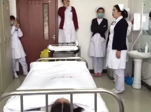 卧床病人更换床单