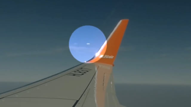 UFO?男子飞机上拍到不明飞行物,网友:和空姐有关!