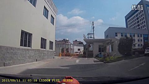 到底谁主要责任,谁次要责任。助力车没牌没证