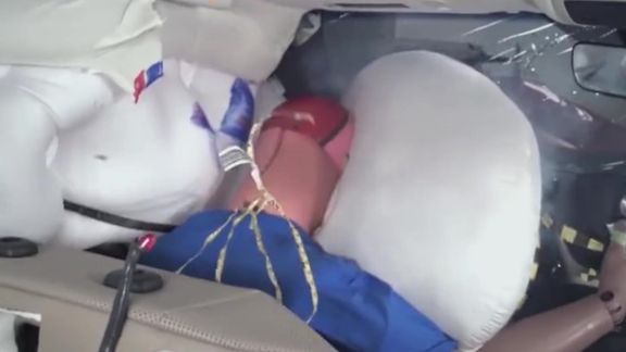 雷克萨斯ES究竟值不值得买?看完碰撞测试再做决定