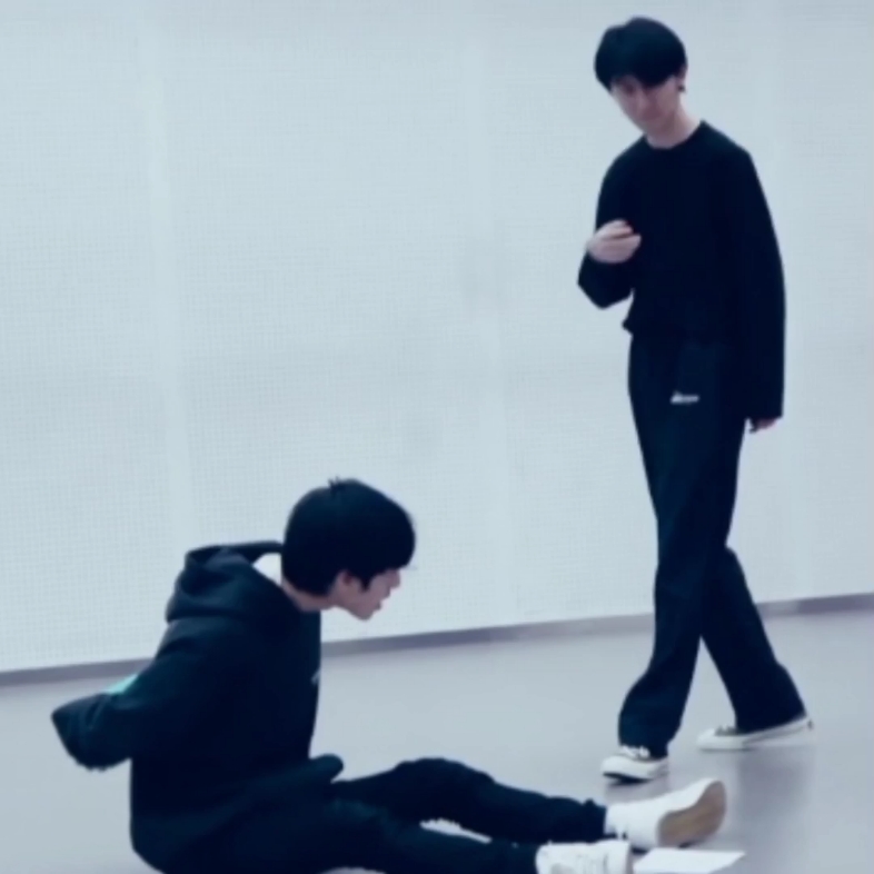 当你被病娇男友囚禁数天后,你的哥哥找上他后