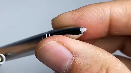 这个钢笔有很多隐藏的功能,想把它全利用起来,一定不能坐办公室!