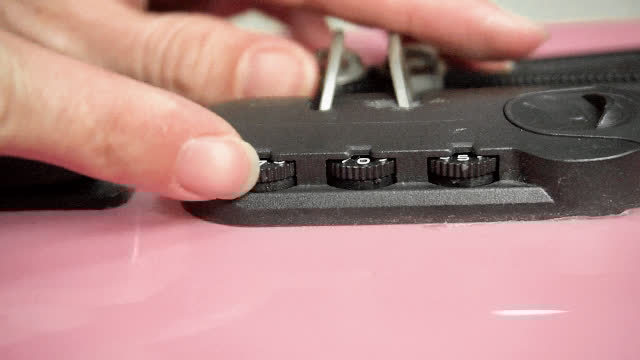 行李箱忘记密码怎么办?教你一个小妙招,1分钟就能破解!