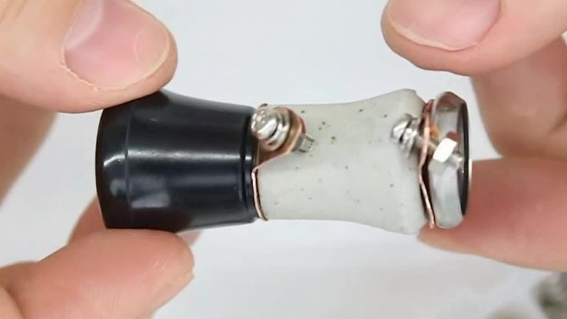 牛人利用电热炉原理打造的好东西,可以代替电焊笔用,看完服了