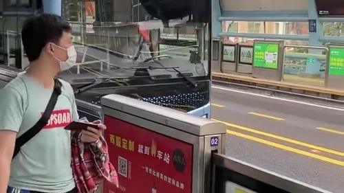 厦门BRT开始陆续更换的5G智能网,公交车换成了电动门,科技感十足厦门