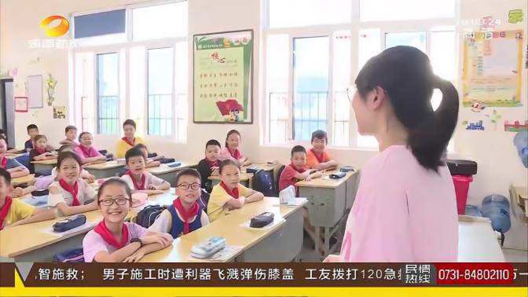 可爱的学生离不开温暖的教师,小学生集体呵护怀孕的班主任