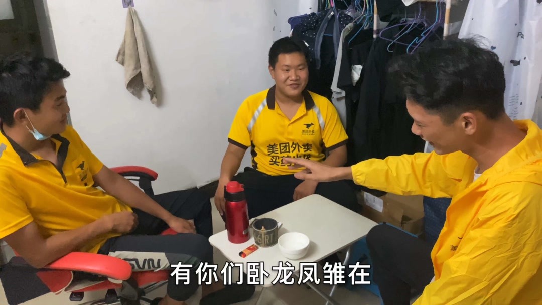 外卖哥投资五千创业,主营摆地摊卖水果,三个人合伙能赚到钱吗?