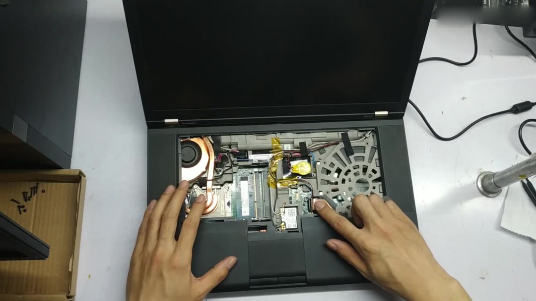 ThinkPad W530更换高配K2000M显卡主板的详细教程(手把手教你)