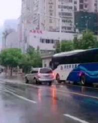 武汉市抗击新冠肺炎疫情表彰大会世上没有从天而降的英雄只有挺身而...