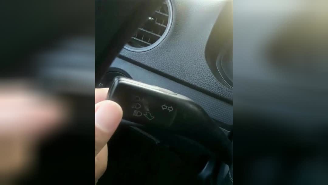 科目三考试,注意正确使用左右转向灯,操作勿错!