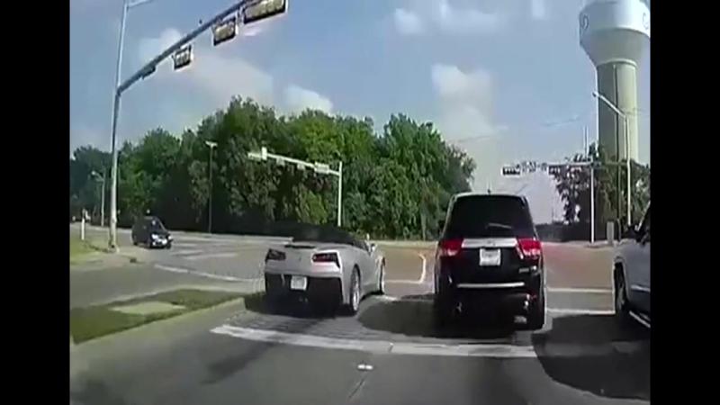 行车记录仪:车祸画面,让你怀疑自己的眼睛,出行多注意安全