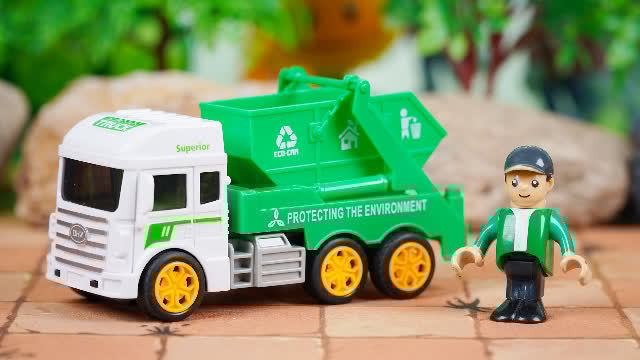 组装一辆垃圾转运车,拆装汽车定格动画,儿童益智工程车玩具