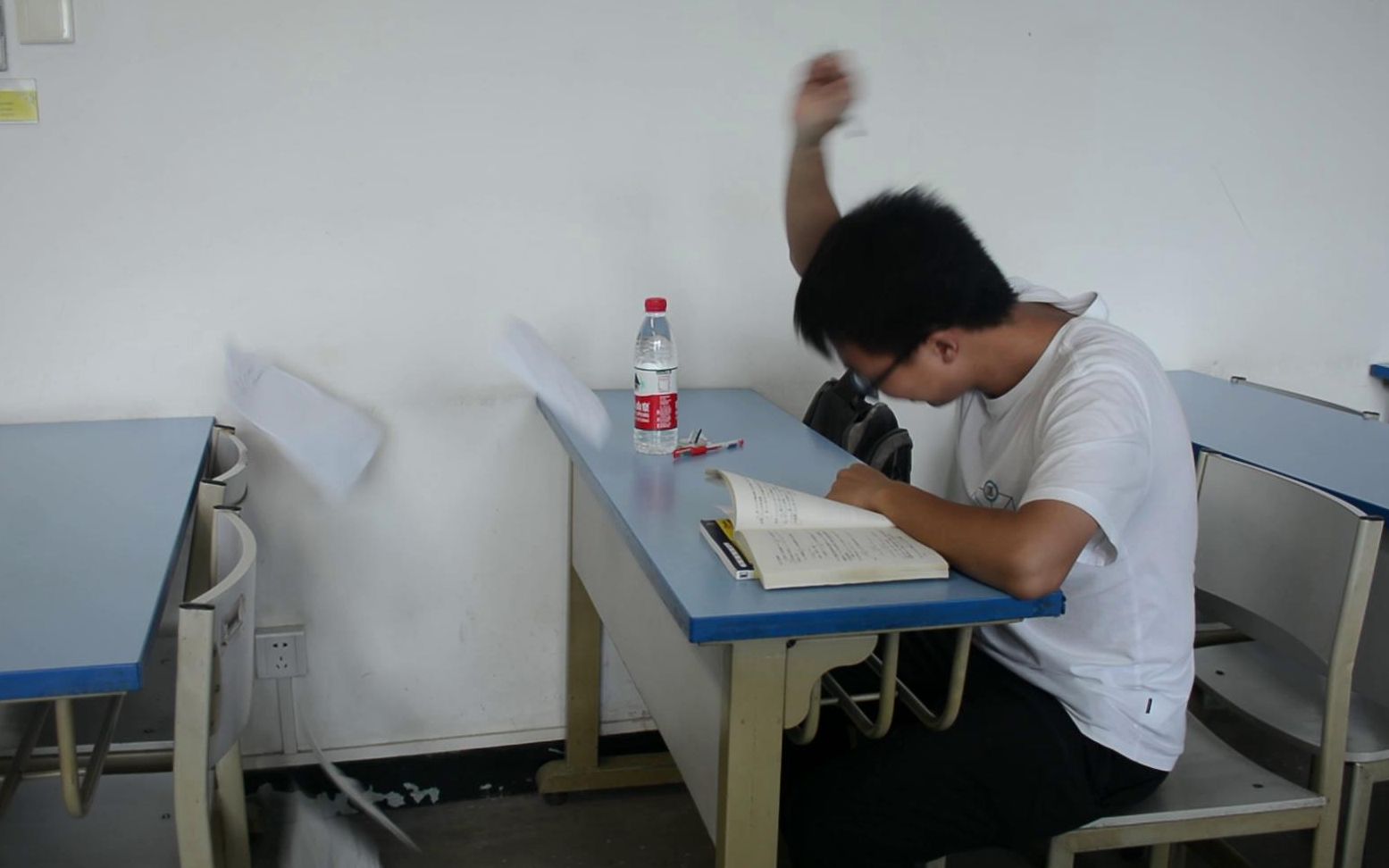 清华大学数学系学生不会做题时的崩溃表现!