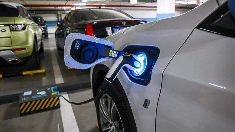 买新能源车,在混动和纯电之间纠结?内行人给你中肯建议