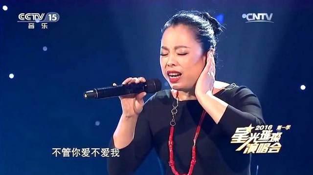 黄绮珊深情演唱《离不开你》,声音穿透力真强,不愧是实力唱将