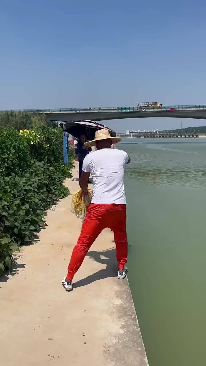 感谢朋友们的支持#户外撒网捕鱼 #怎么撒鱼网视频教程